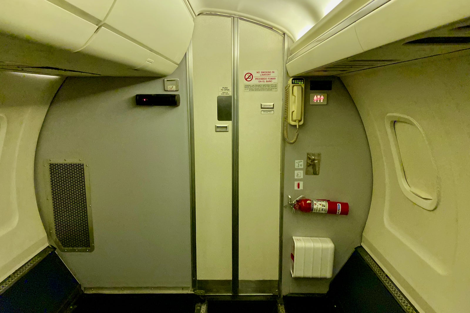 JSX debuts a 30-seat regional jet in a luxurious 1-1 configuration ...