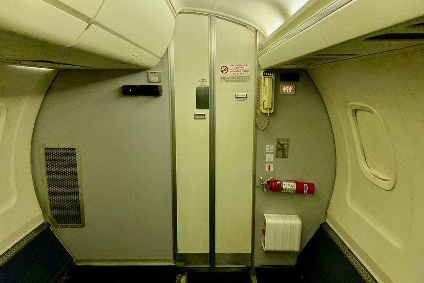 JSX debuts a 30-seat regional jet in a luxurious 1-1 configuration ...