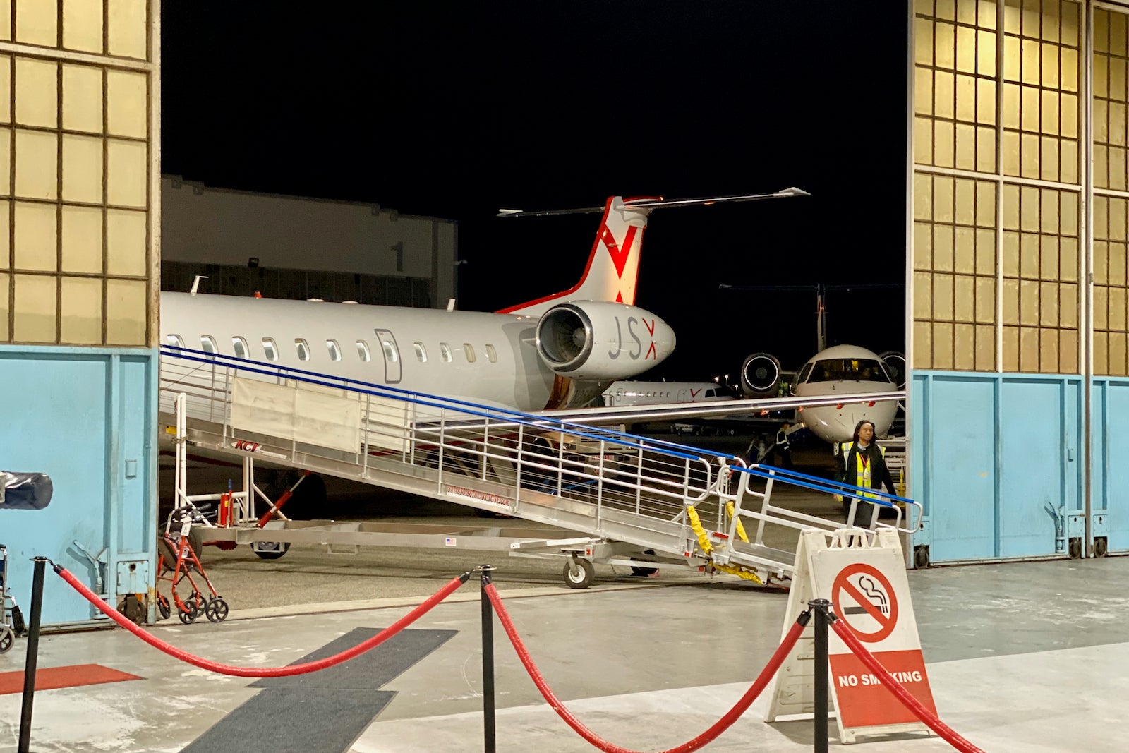 JSX debuts a 30-seat regional jet in a luxurious 1-1 configuration ...