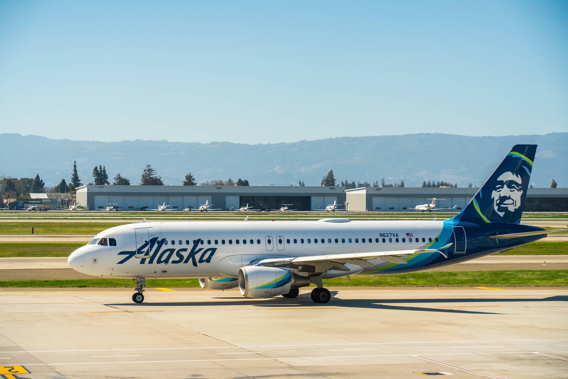 Alaska Airlines joins trend of requiring health checks during check-in ...