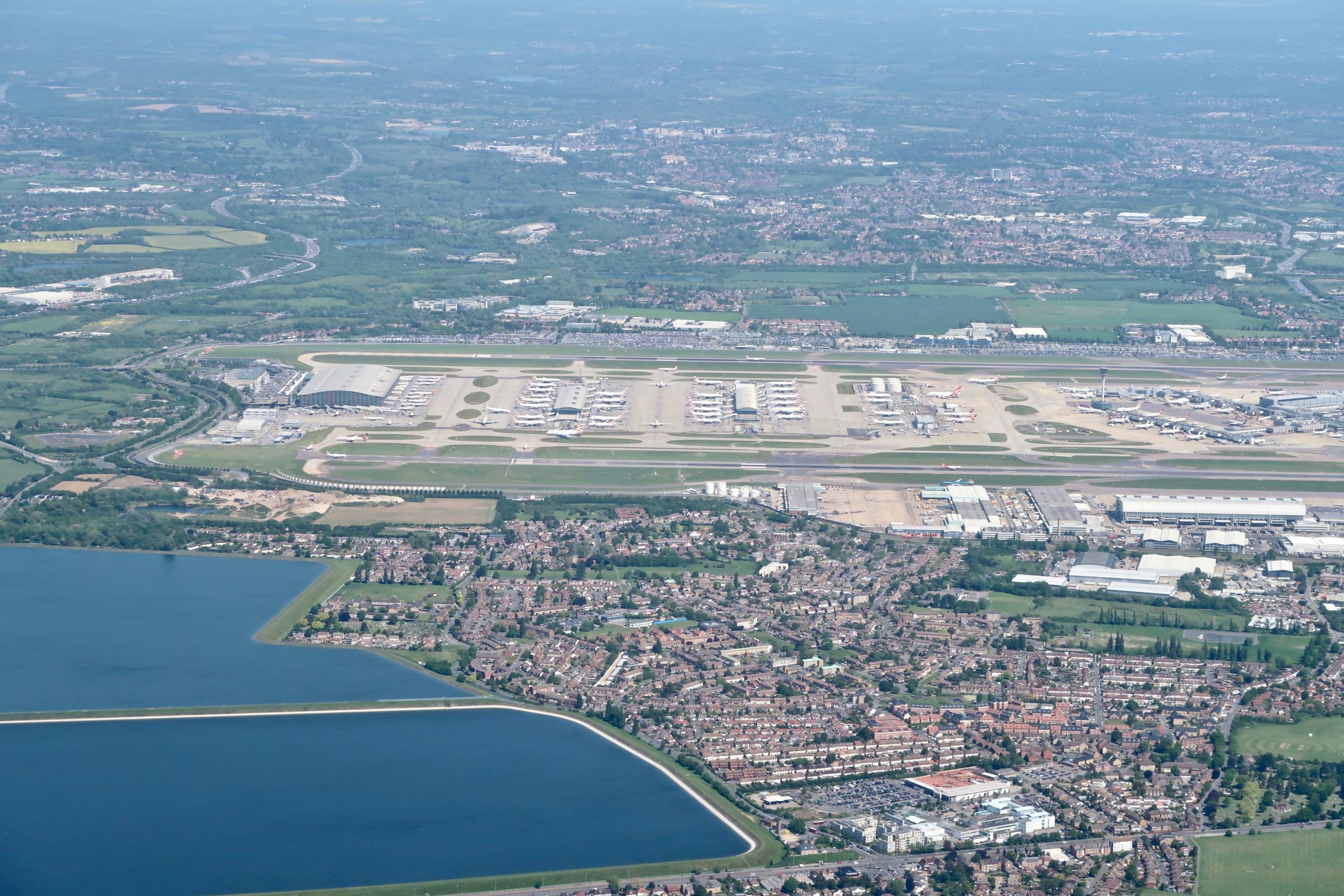 The pilot's view on the London Heathrow final approach - The Points Guy