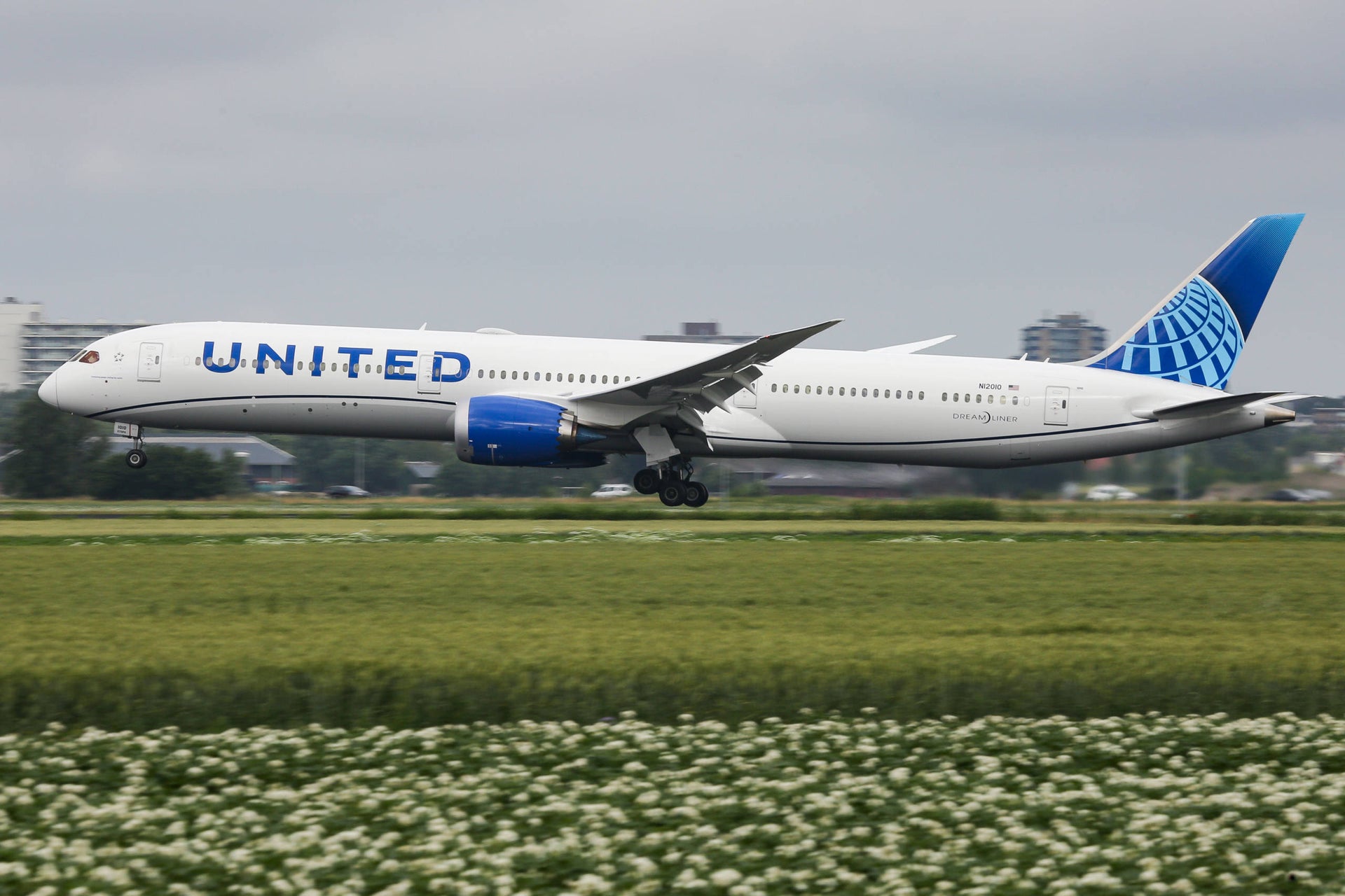United schedules first-ever Boeing 787-10 Dreamliner flights to Hawaii ...