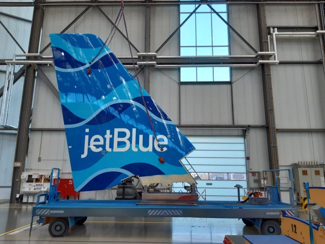 JetBlue unveils transatlantic-themed ‘streamers’ tail for Airbus A321LR ...