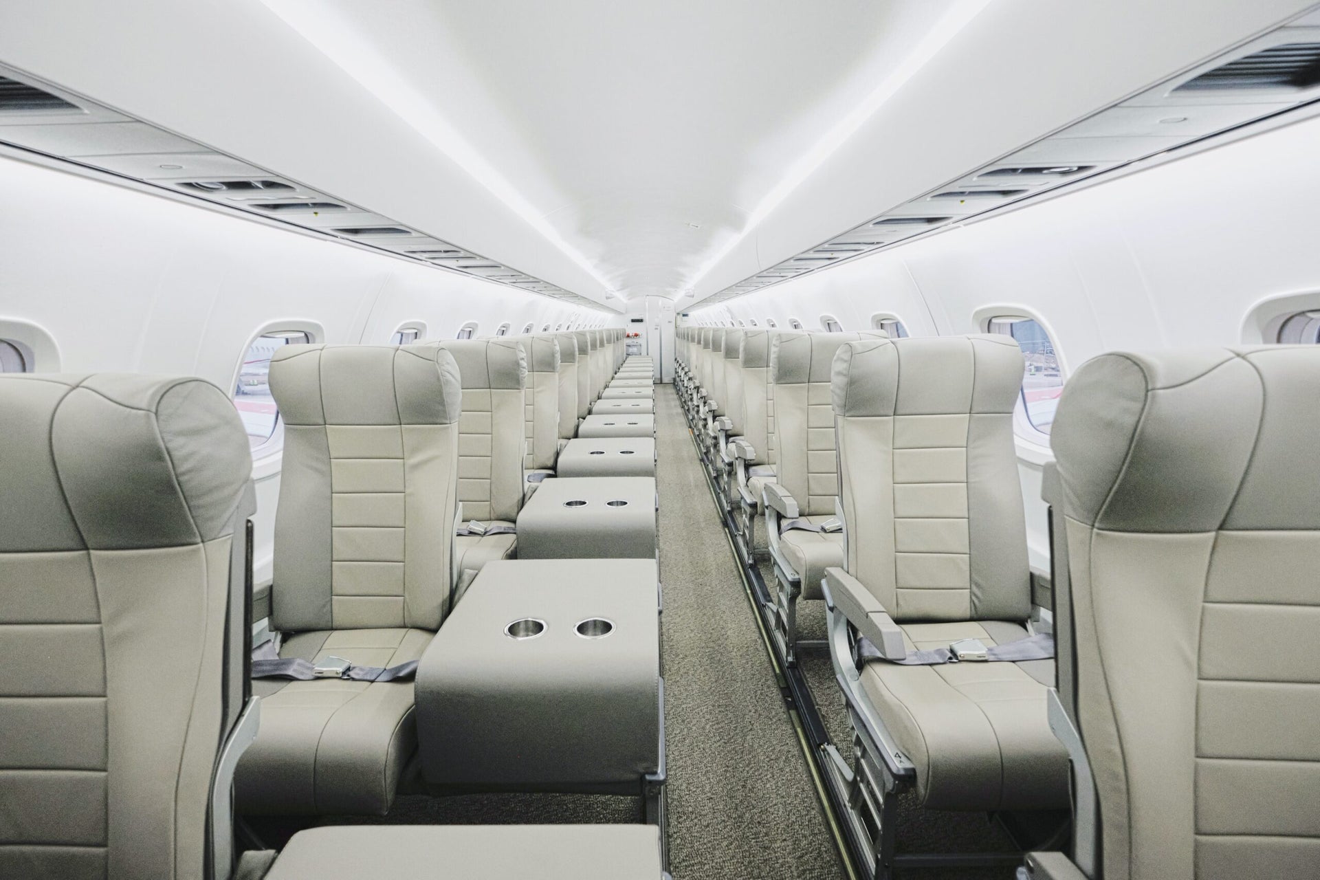 JSX debuts a 30-seat regional jet in a luxurious 1-1 configuration ...
