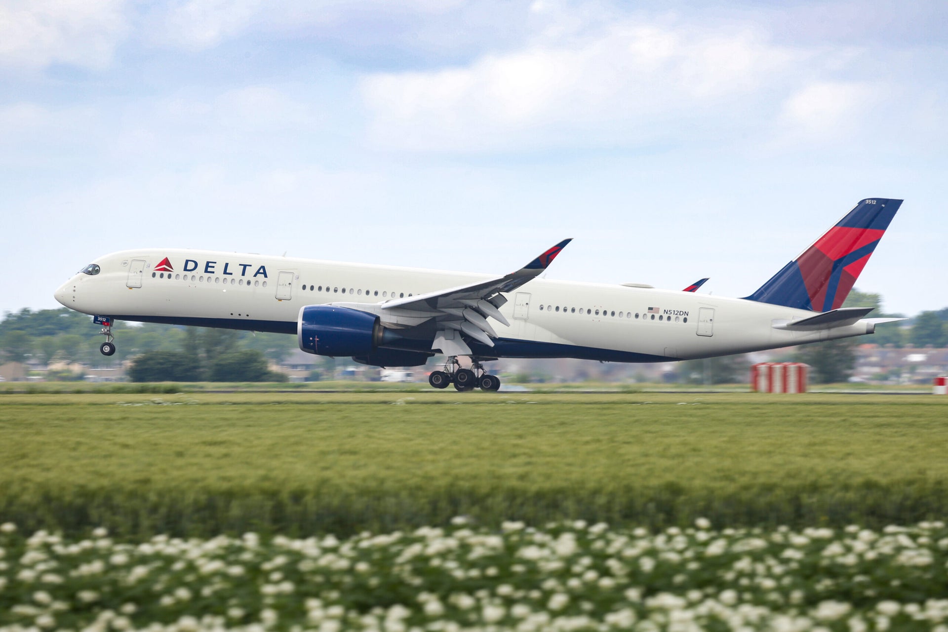 Delta retires Boeing 777 among coronavirus savings efforts - The Points Guy
