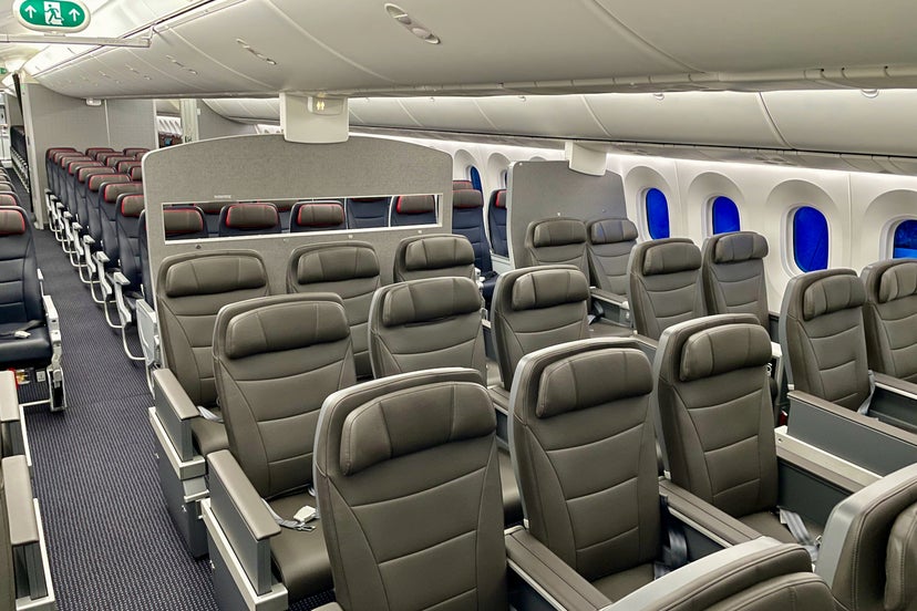 First look: Biz-class pods shine on American’s new and improved 787-8 ...