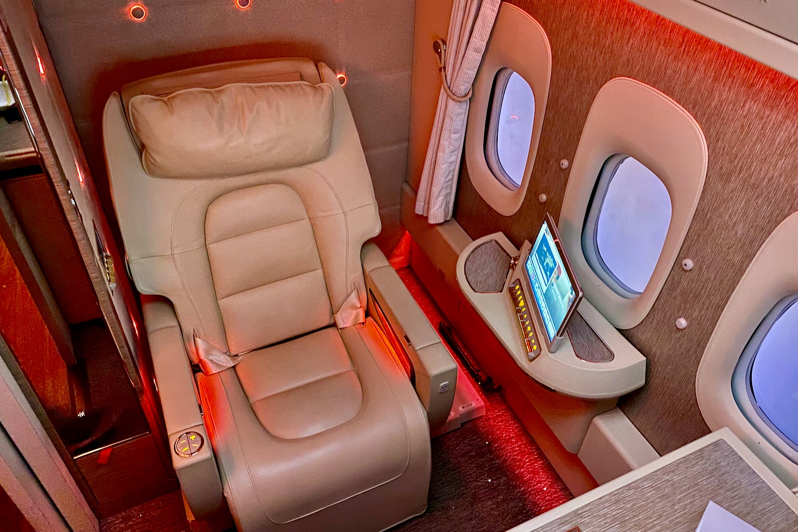Review: Emirates' game-changer first-class suite - The Points Guy