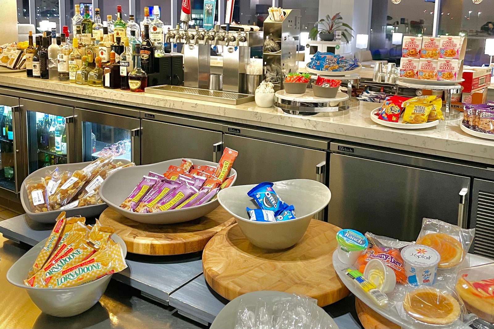 Inside airport lounge to-go boxes: A 2020 pandemic special - The Points Guy