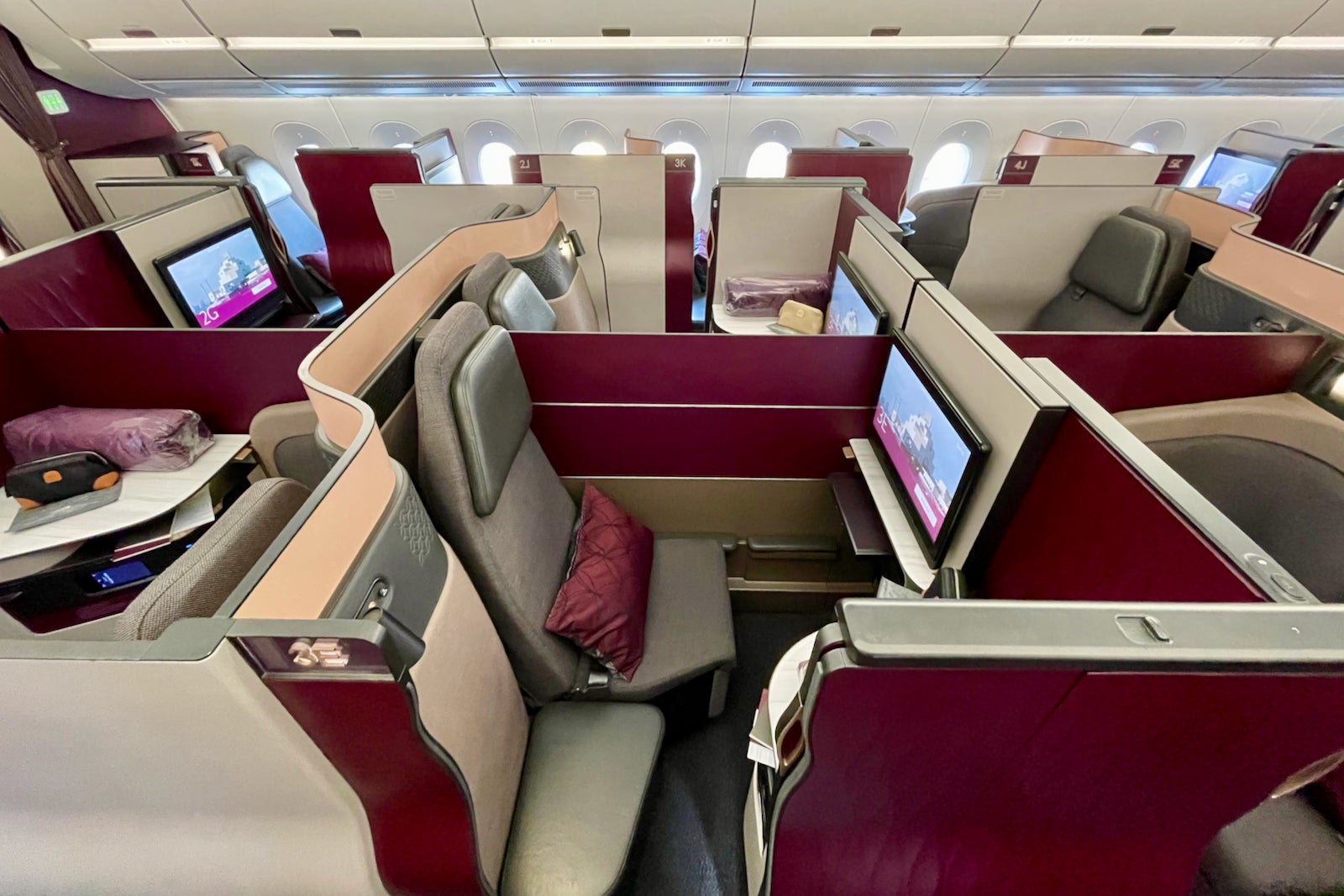 How Qatar Airways' new 787-9 business class compares to Qsuite - The ...