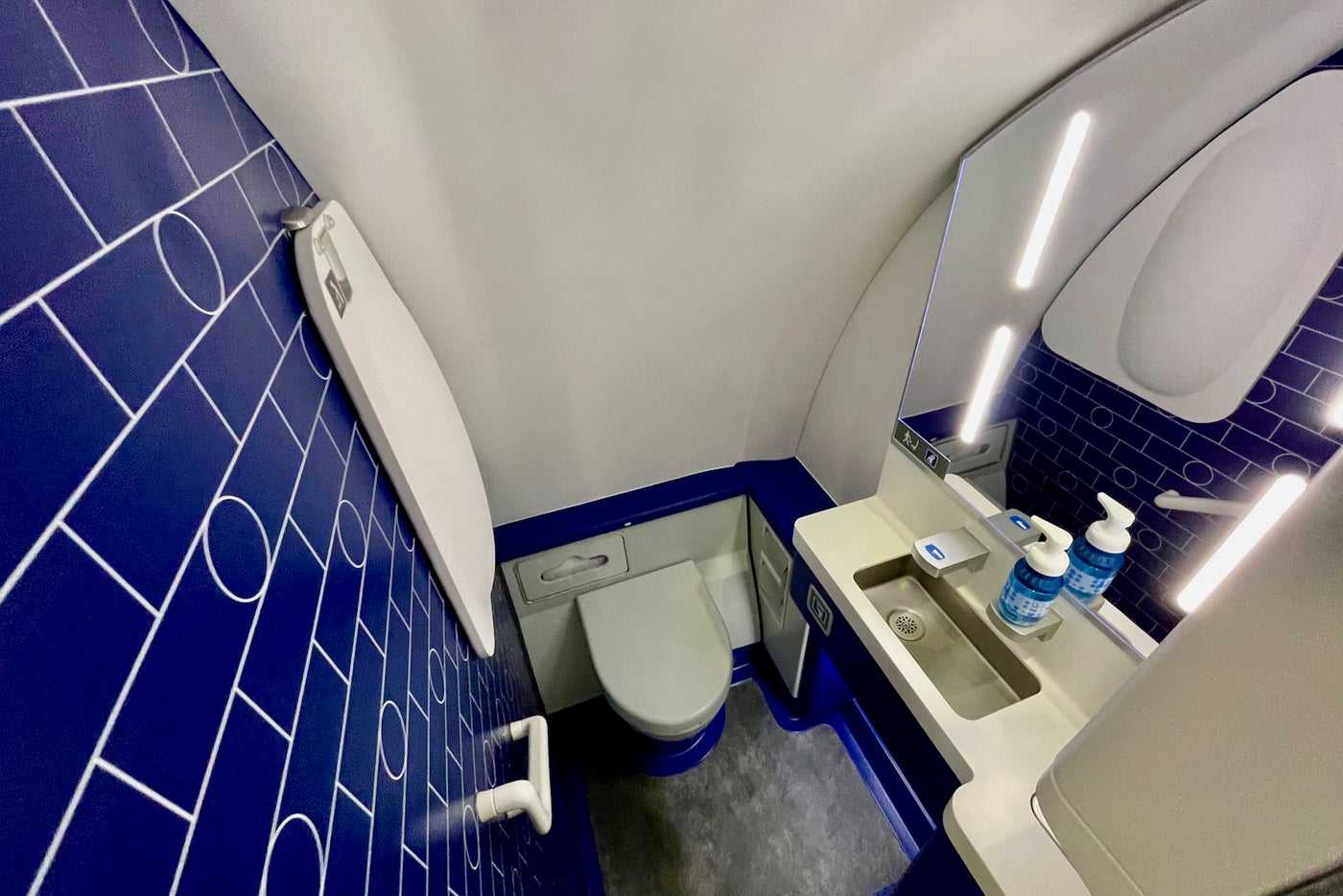 First look inside JetBlue's swanky new Airbus A220