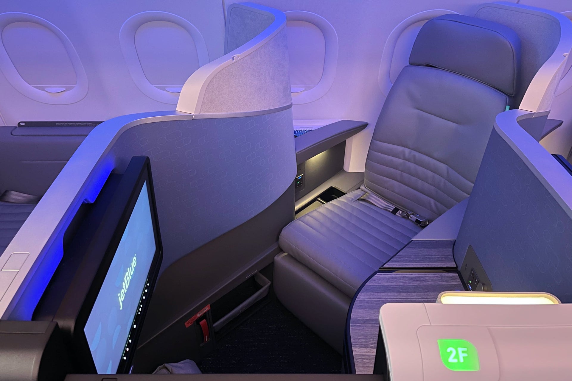 Take a tour of JetBlue's brand-new A321neo Mint business class - The ...