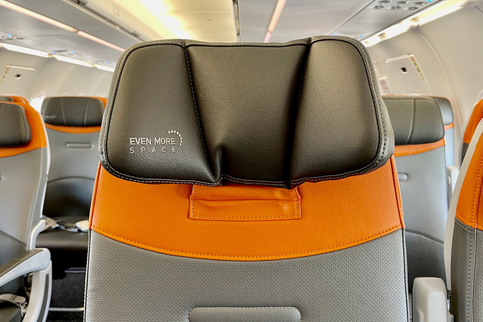 Touring JetBlue’s new coach cabin on the Airbus A321neo - The Points Guy