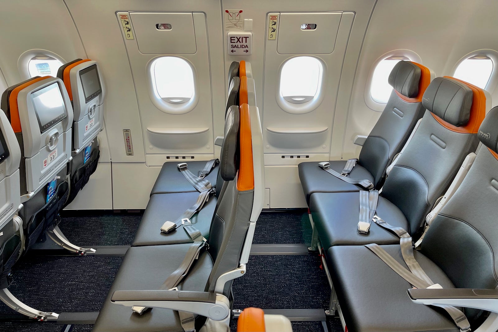 Touring JetBlue’s new coach cabin on the Airbus A321neo - The Points Guy