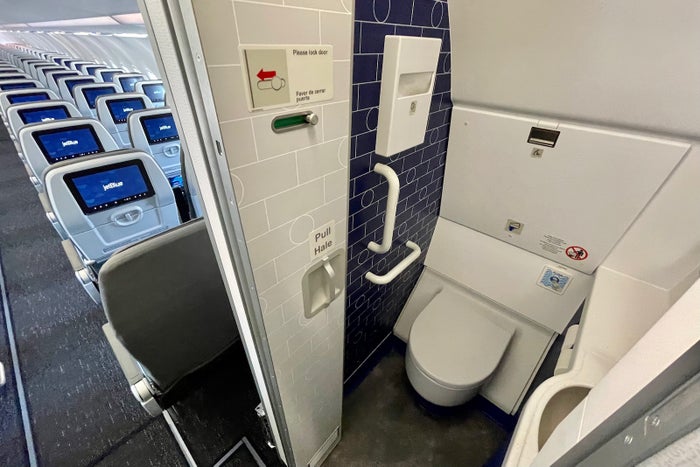 Touring JetBlue’s new coach cabin on the Airbus A321neo