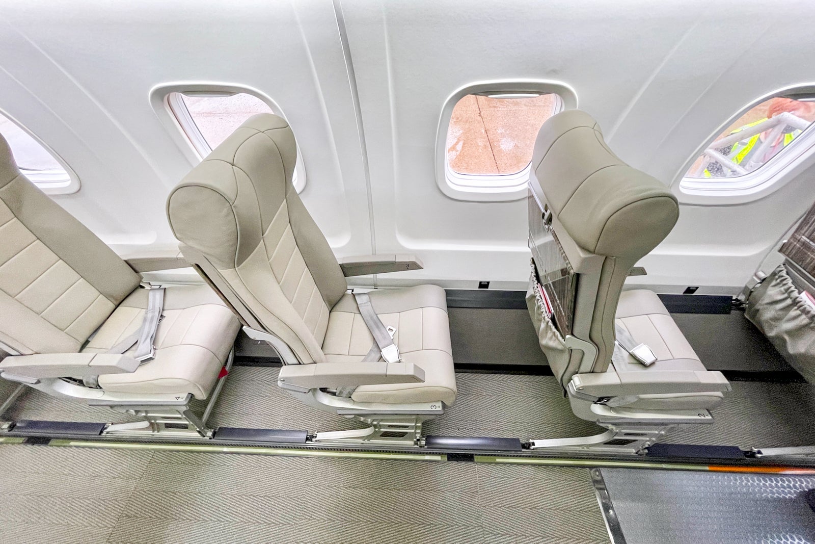 Behind the scenes: Touring JSX's ultra-spacious 1-1-configured jet ...