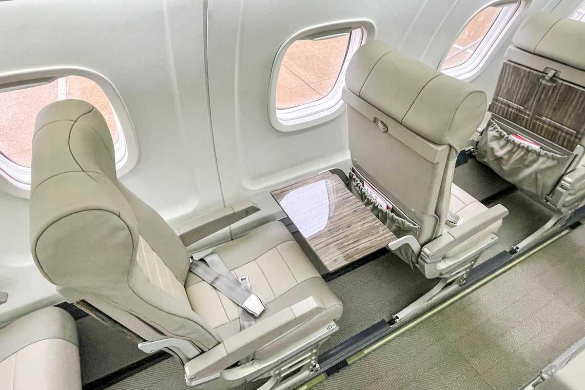 Behind the scenes: Touring JSX's ultra-spacious 1-1-configured jet ...