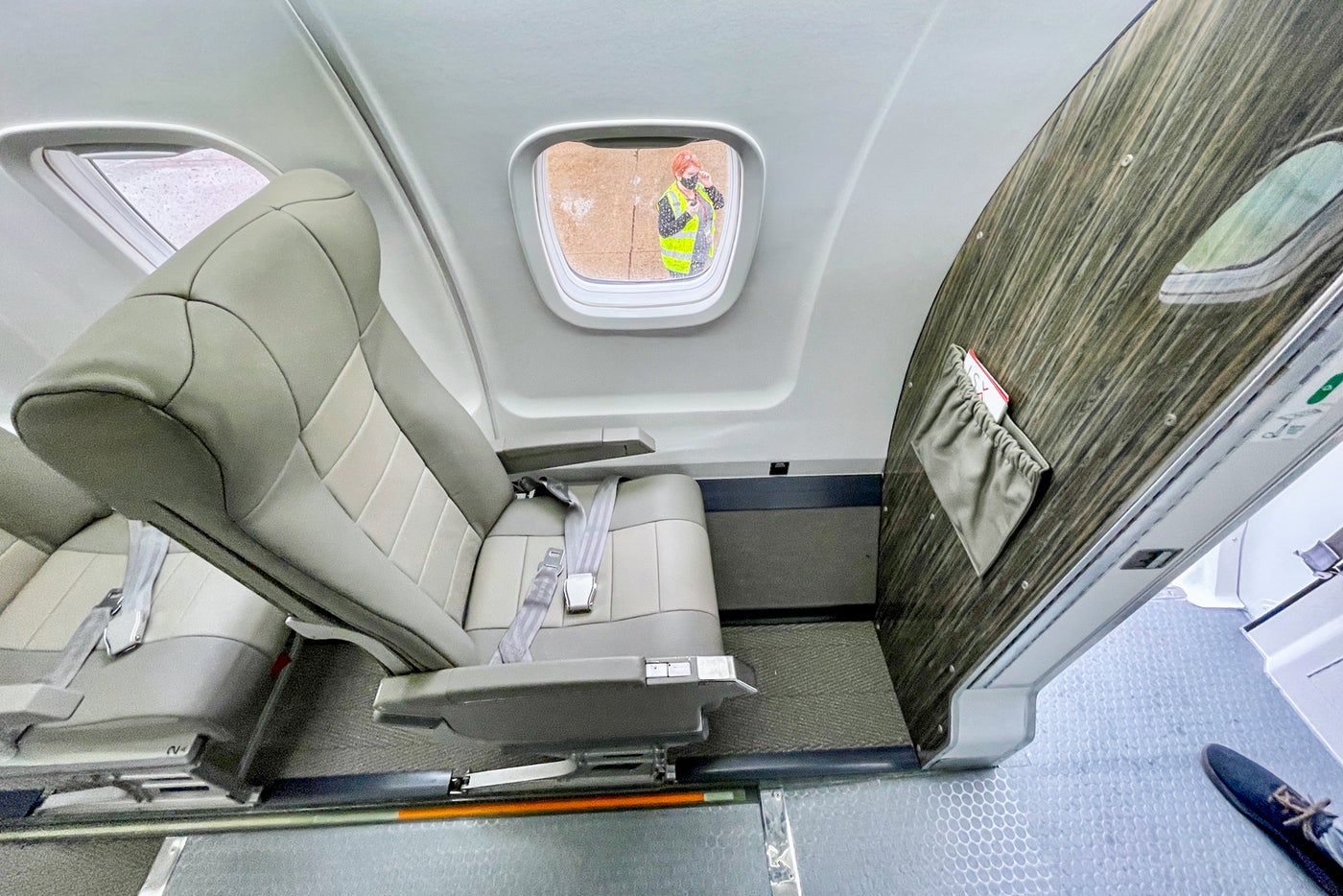 Touring JSX's ultra-spacious 1-1-configured jet - The Points Guy