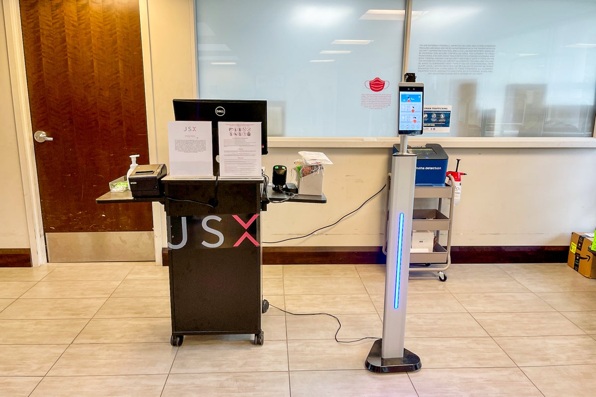 Behind the scenes: Touring JSX's ultra-spacious 1-1-configured jet ...