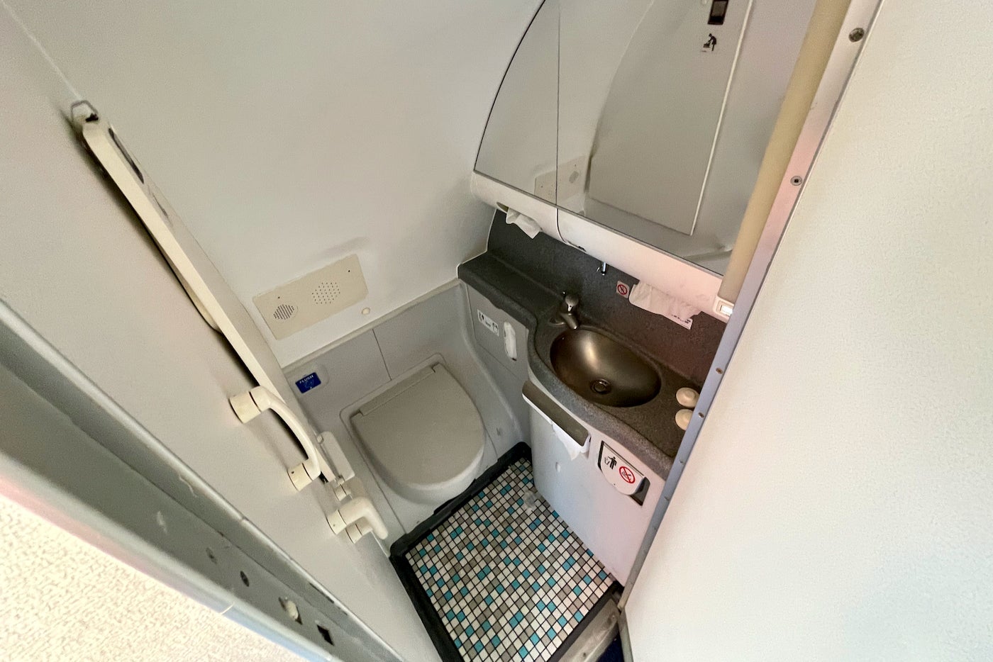First look inside Avelo's Boeing 737-800, and where to sit