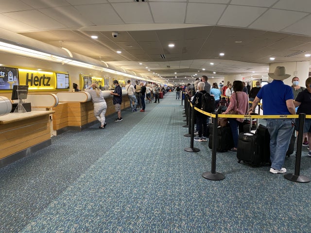 Here's how you can skip long rental car lines for free - VoyageAround