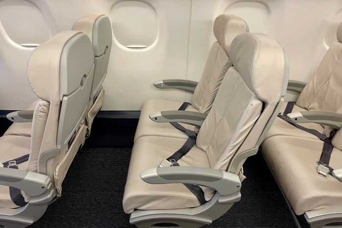 First look and where to sit when flying Breeze Airways’ Embraer 195