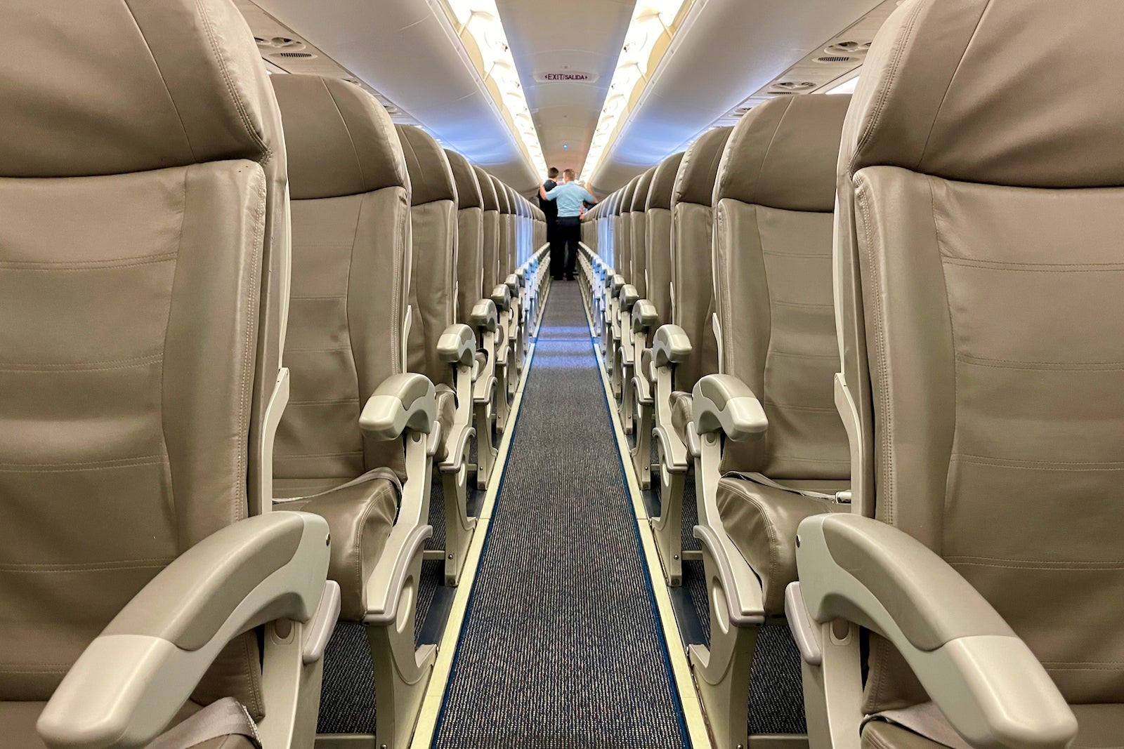 First look and where to sit when flying Breeze Airways’ Embraer 195 ...