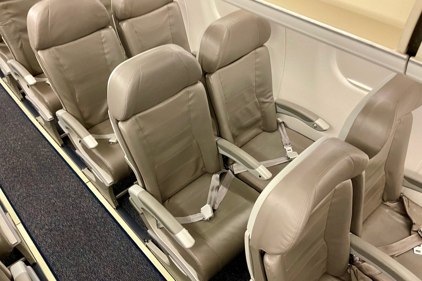 First look and where to sit when flying Breeze Airways’ Embraer 195