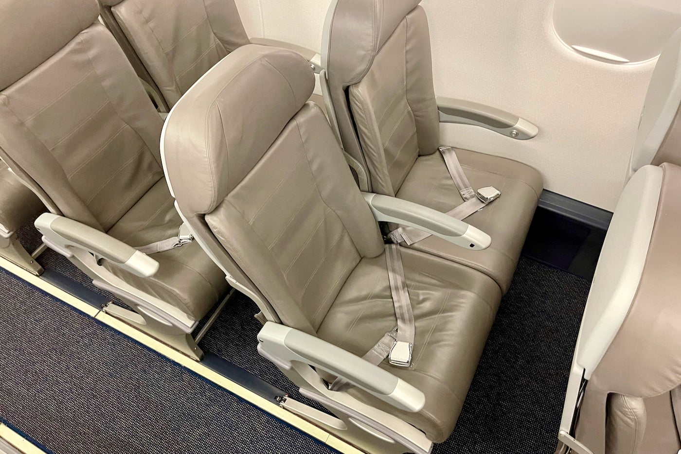 First look and where to sit when flying Breeze Airways’ Embraer 195