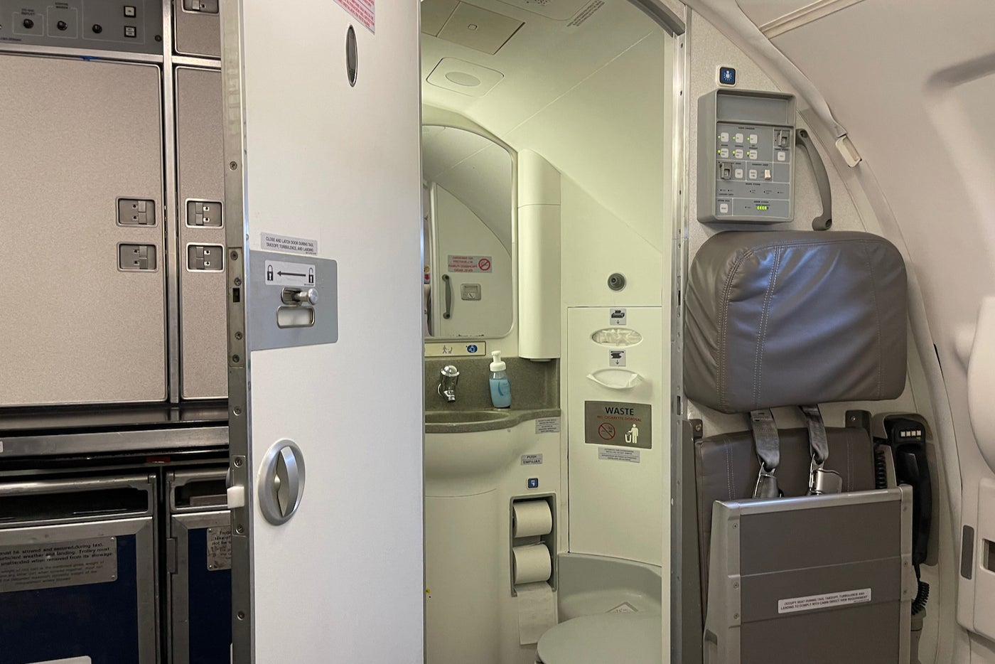 First look and where to sit when flying Breeze Airways’ Embraer 195