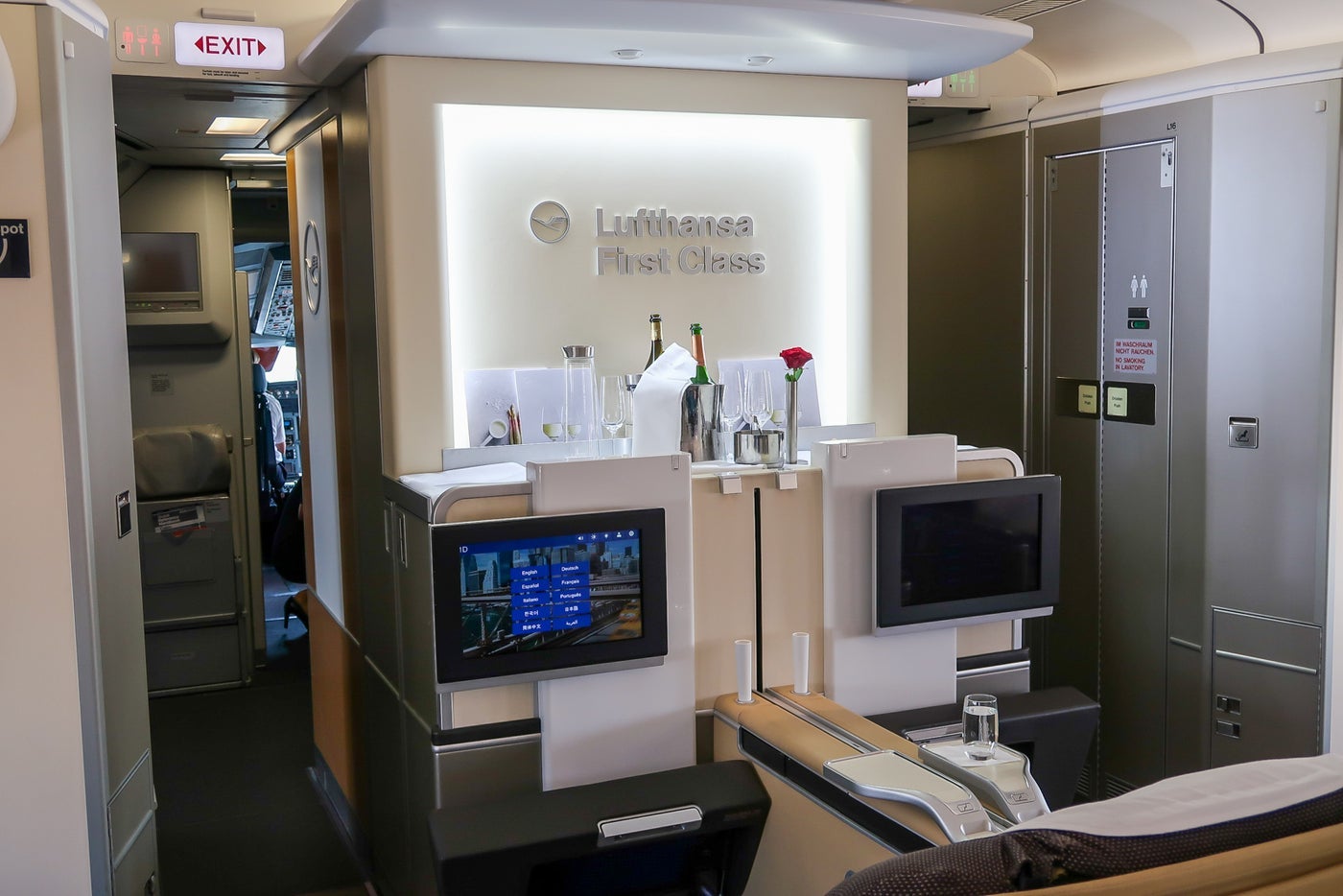 Lufthansa to resume flying 5 A340s to meet increased first-class demand ...