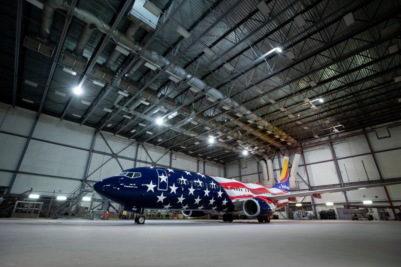 Southwest unveils new 'freedom' livery, gives workers 50,000 points