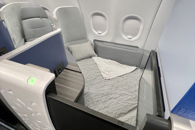 First look: What it was like to fly JetBlue's new Mint business class ...