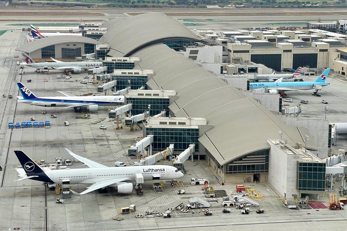 Everything you need to know about airline change fees with the delta ...