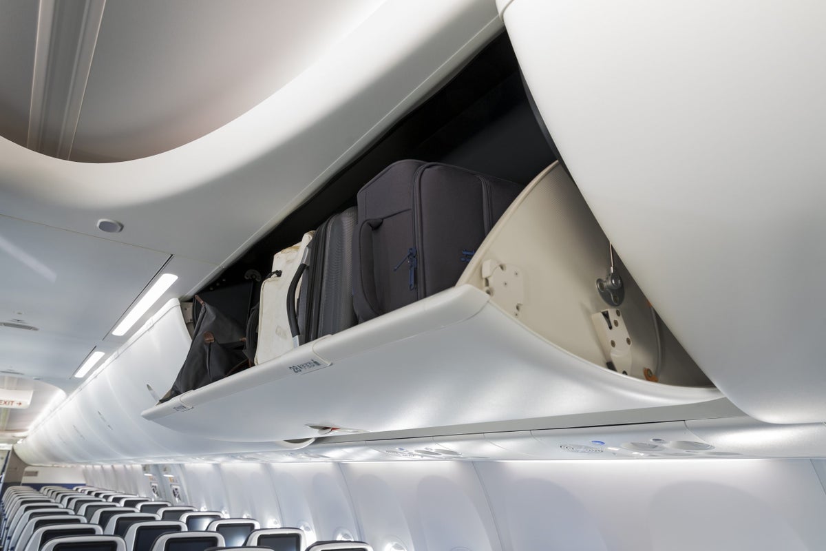 United places massive aircraft order, announces new narrow-body cabin ...