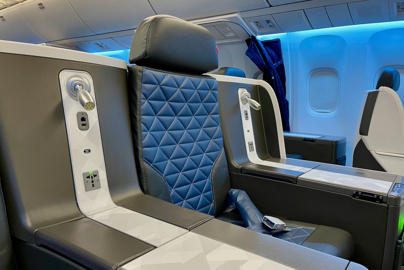 Onboard Delta's first retrofitted Boeing 767 with snazzy new cabins