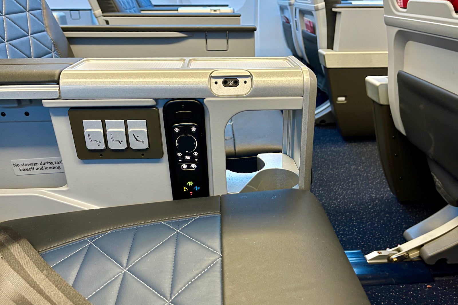 Onboard Delta's first retrofitted Boeing 767 with snazzy new cabins ...