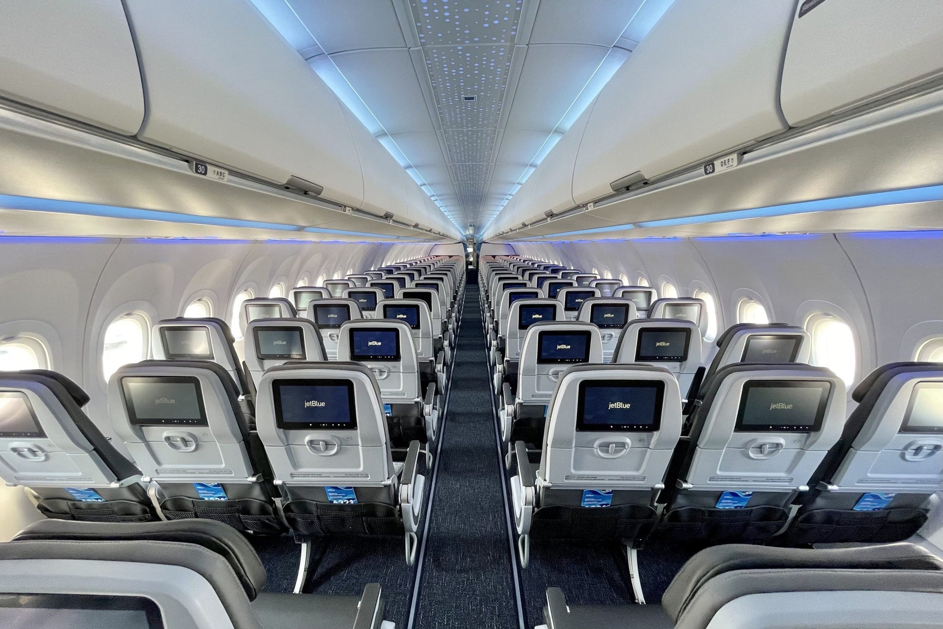 London's calling: JetBlue's inaugural flight to Europe takes off ...