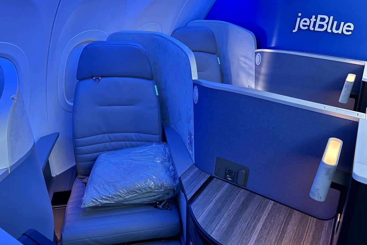 Where to sit when flying JetBlue’s A321LR to and from London - The ...