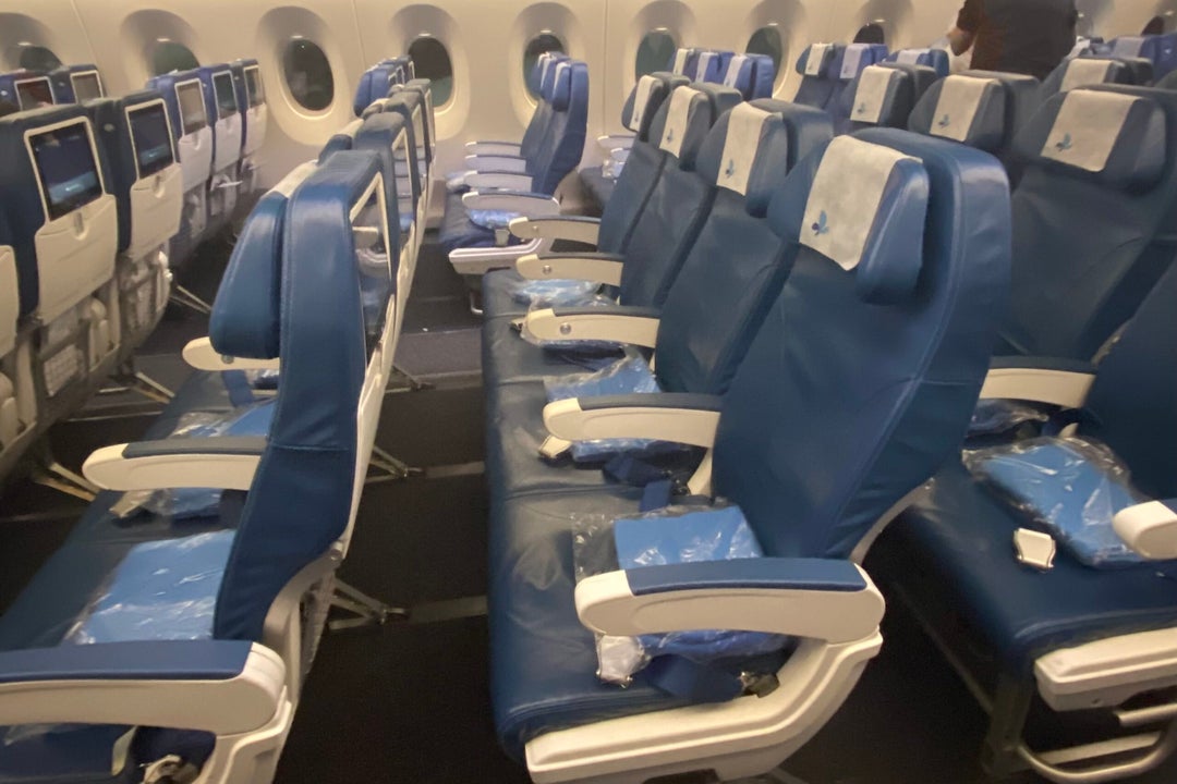 Cabin showdown: Premium vs. economy on French Bee - The Points Guy