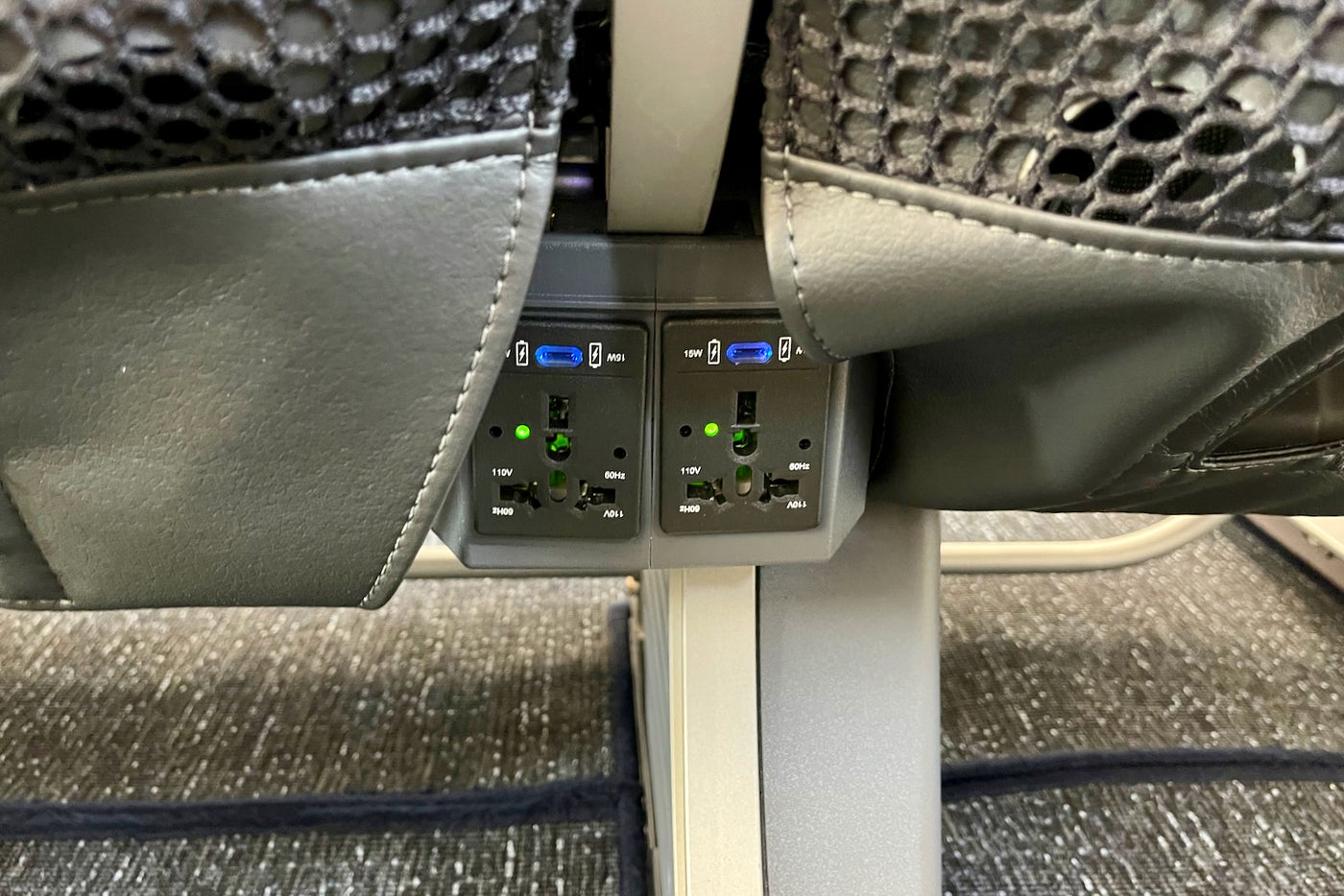 First look: How JetBlue's first A321LR stacks up against the Mint ...