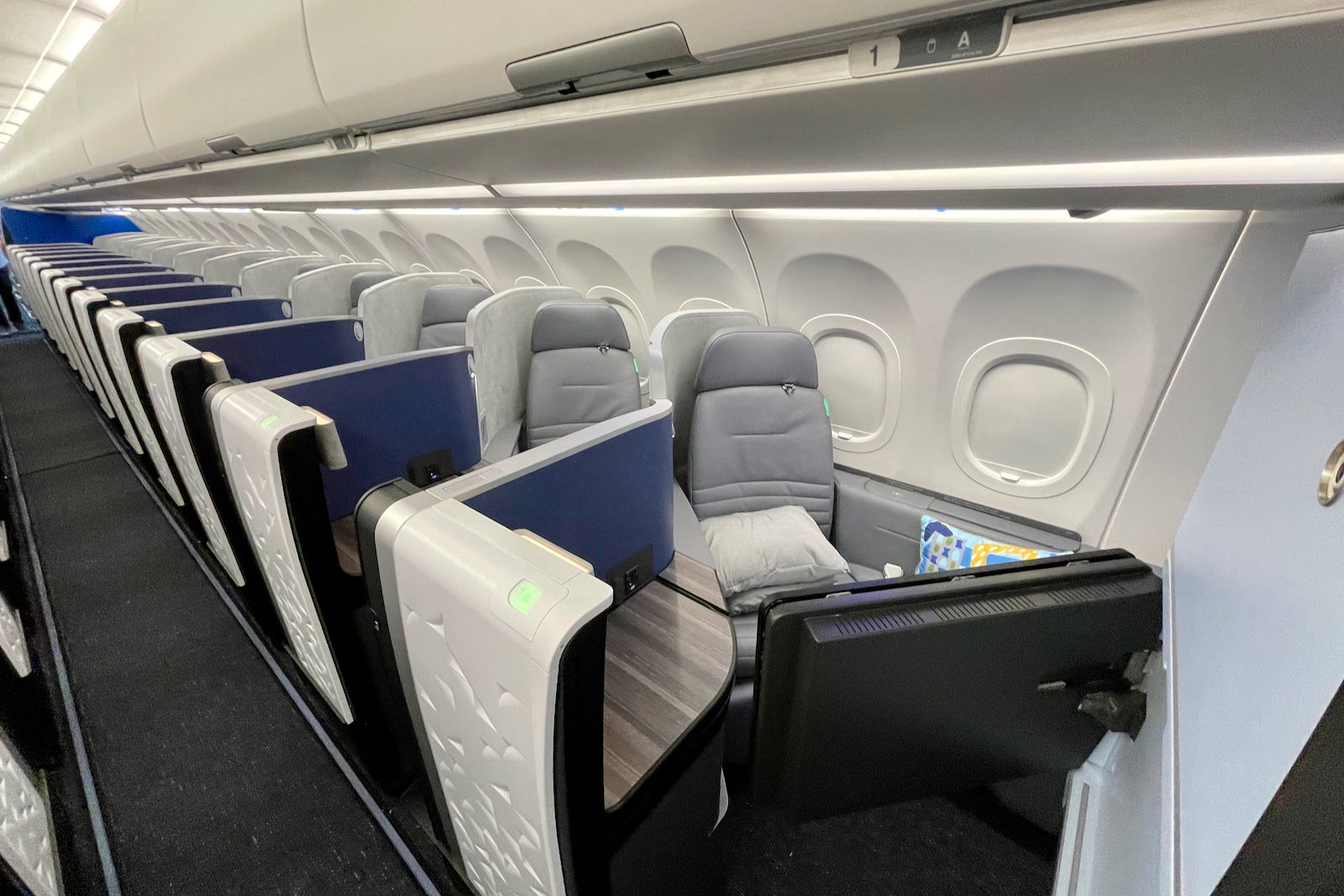 Airbus A321LR versus the Boeing 787 Dreamliner: Which do pilots prefer ...