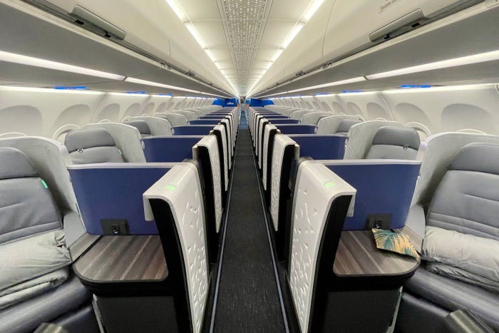 First look: How JetBlue's first A321LR stacks up against the Mint ...