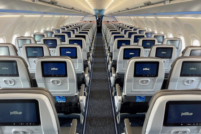 JetBlue debuts updated inflight TV software with cool new features ...