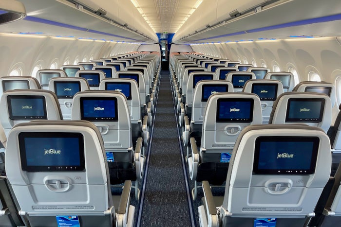 First look: How JetBlue's first A321LR stacks up against the Mint ...