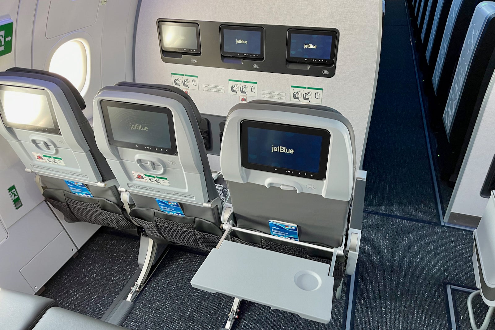 First look: How JetBlue's first A321LR stacks up against the Mint ...
