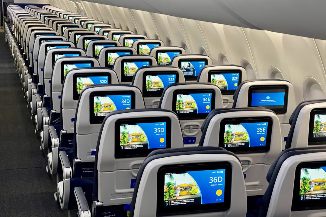 Where to sit: United’s Boeing 737 MAX 8 with the new signature interior ...