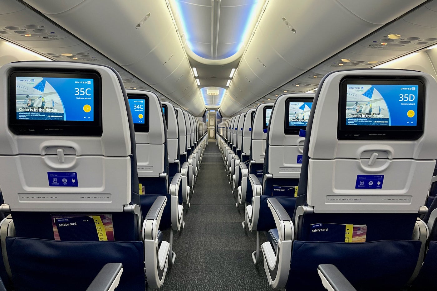 Where to sit: United’s Boeing 737 MAX 8 with the new signature interior