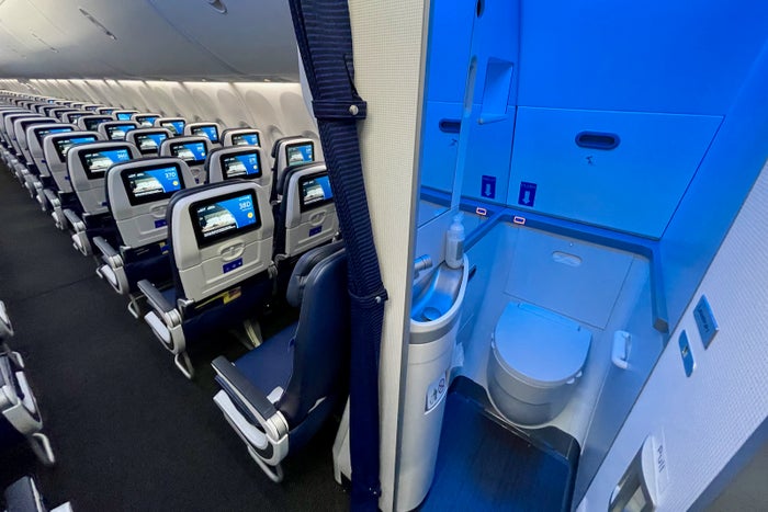 Where to sit: United’s Boeing 737 MAX 8 with the new signature interior