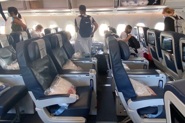 Cabin showdown: Premium vs. economy on French Bee - The Points Guy