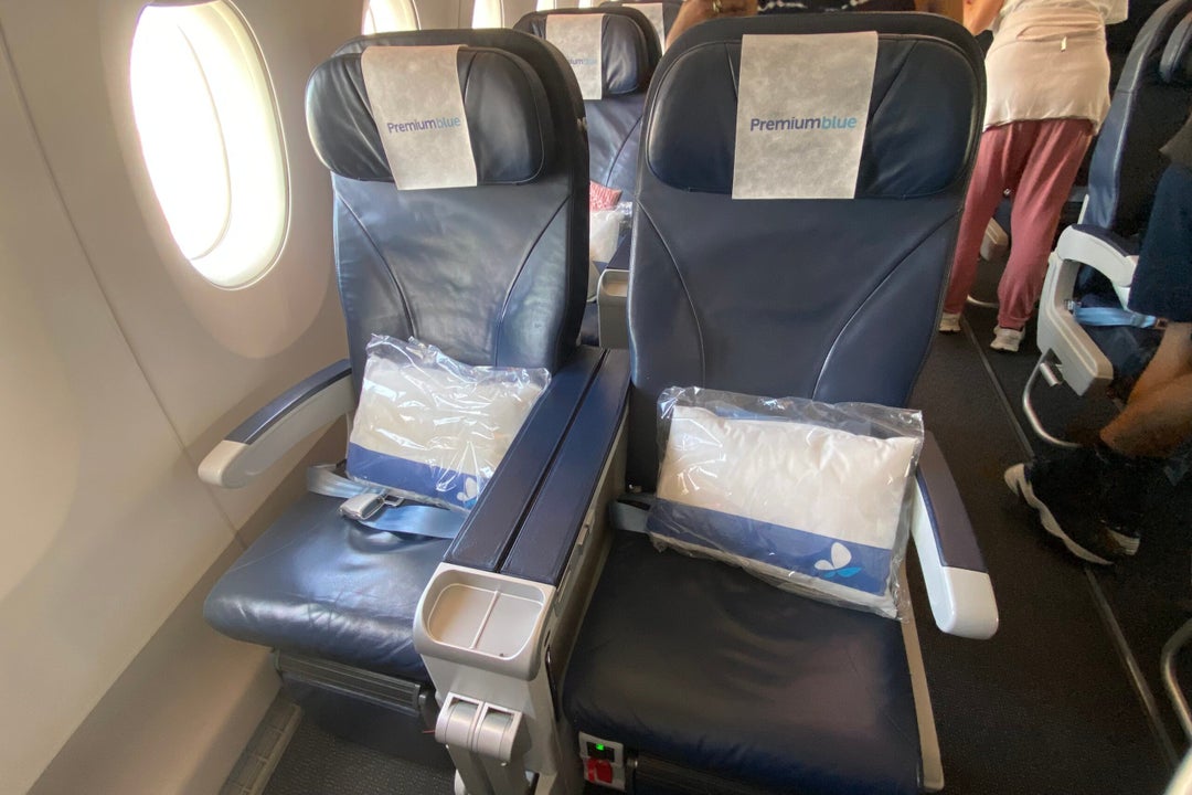 Cabin showdown: Premium vs. economy on French Bee - The Points Guy